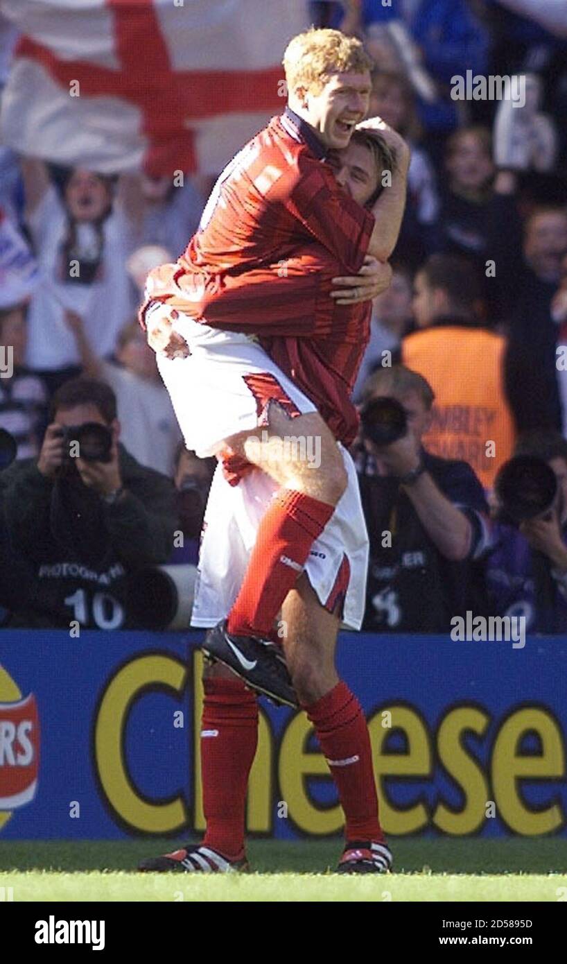 David beckham manchester united 2000 hi-res stock photography and ...