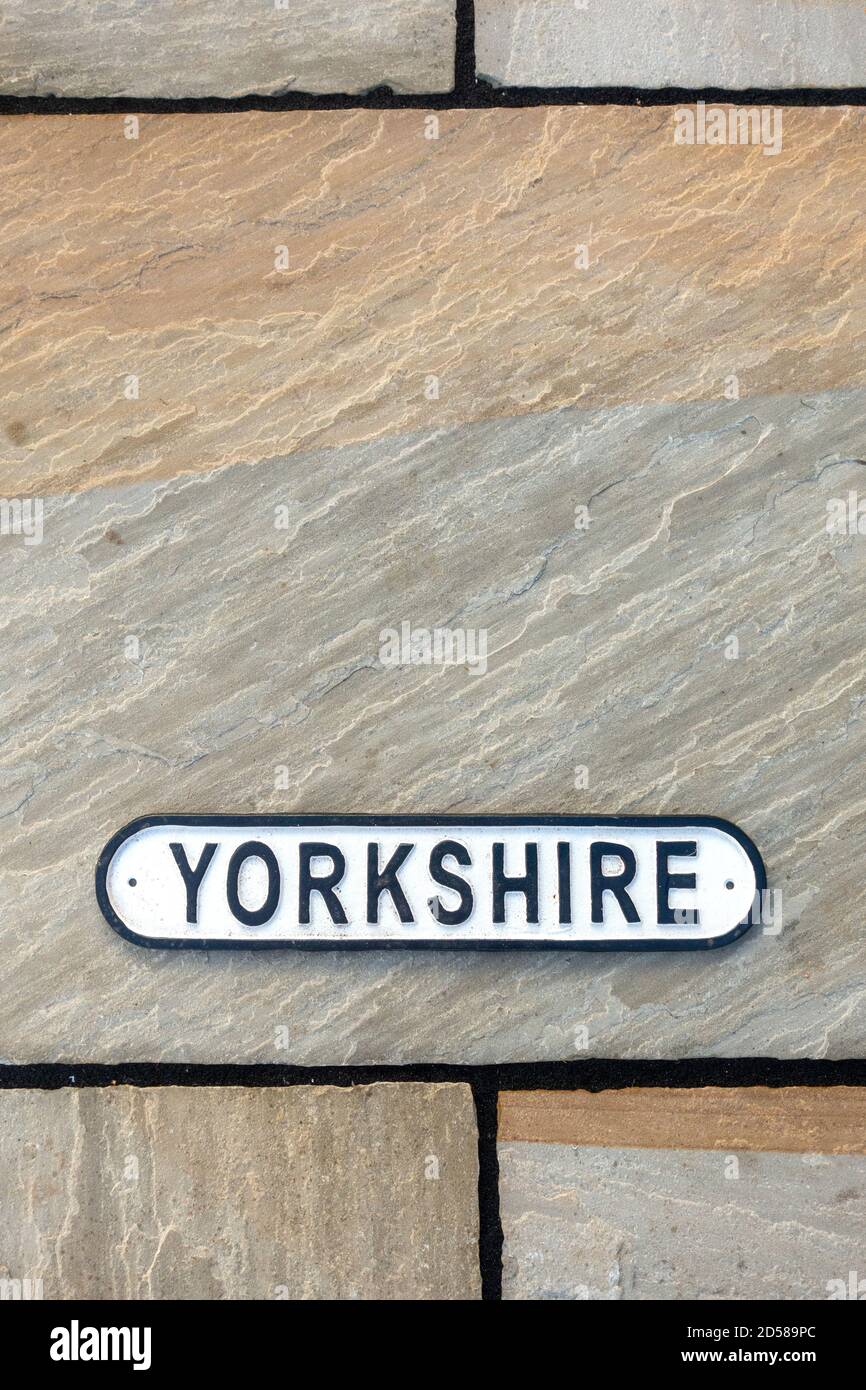 Cast metal sign hi-res stock photography and images - Alamy
