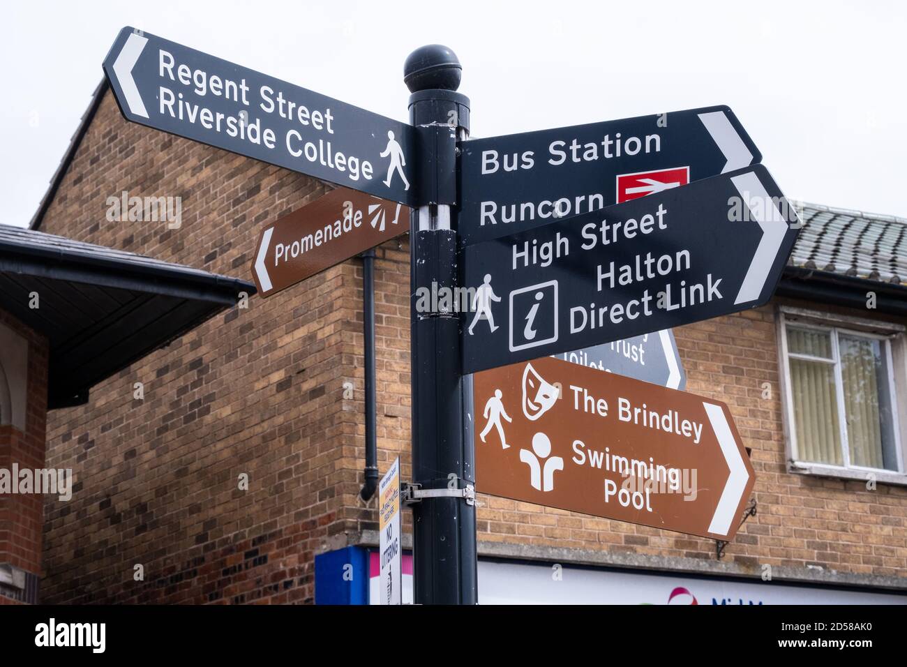 Runcorn high street bus station hi-res stock photography and images - Alamy