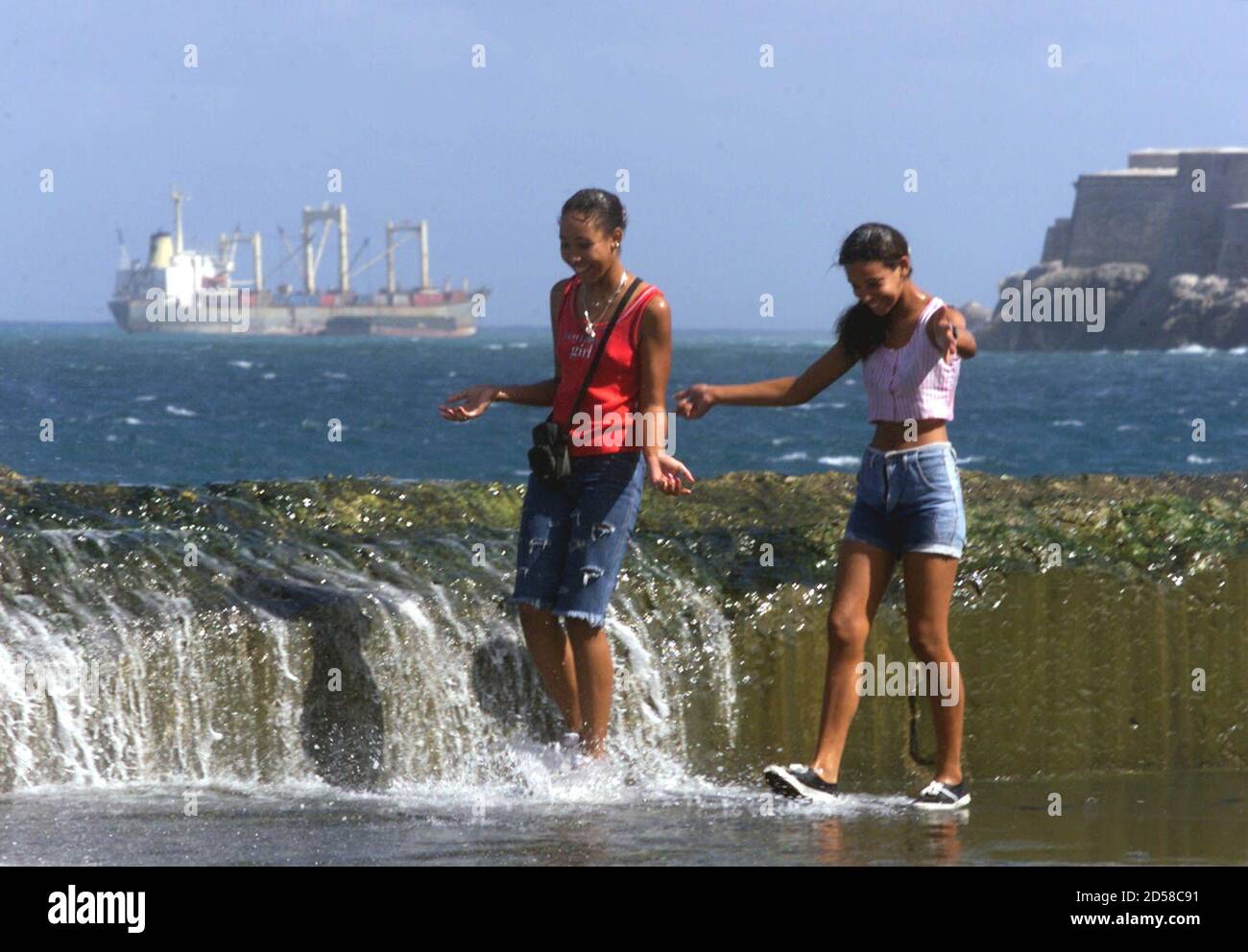 Havana cuba girls malecon hi-res stock photography and images - Alamy