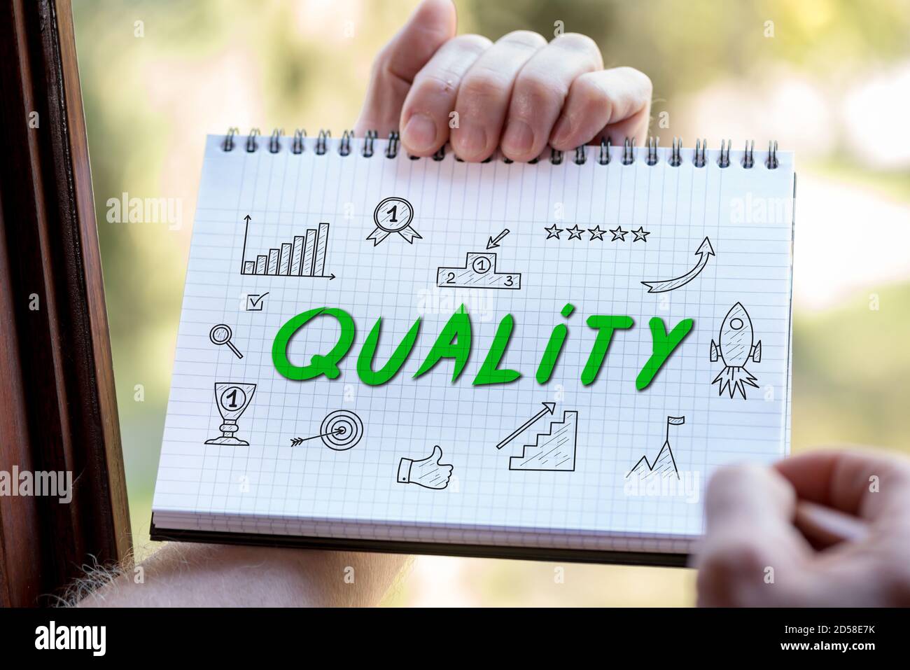 Hand drawing quality concept on a notepad Stock Photo - Alamy