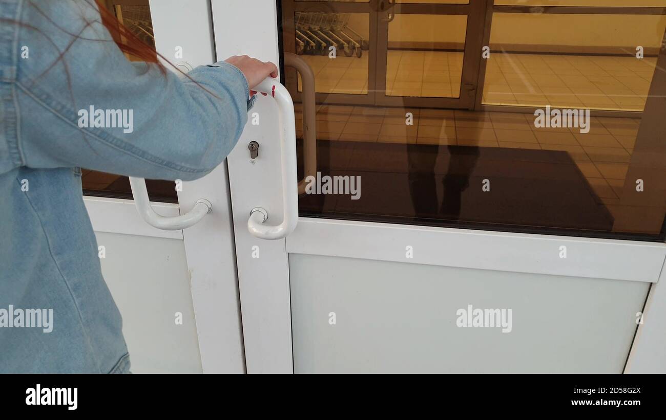 hand opens a door handle Stock Photo - Alamy