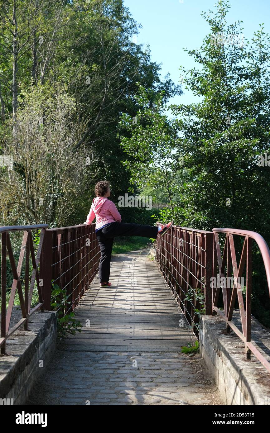 Bridge stretching hi-res stock photography and images - Alamy