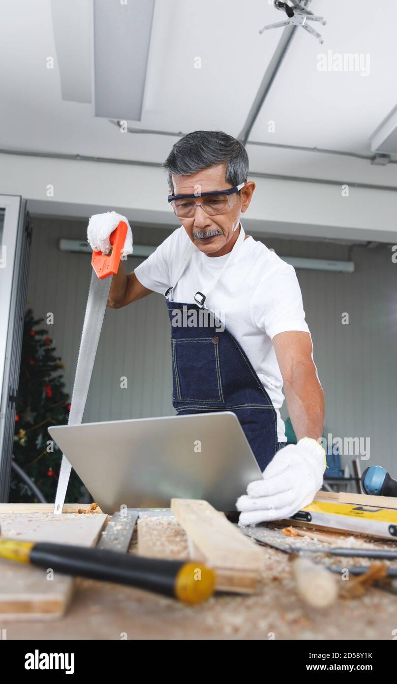 Saw computer hi-res stock photography and images - Alamy