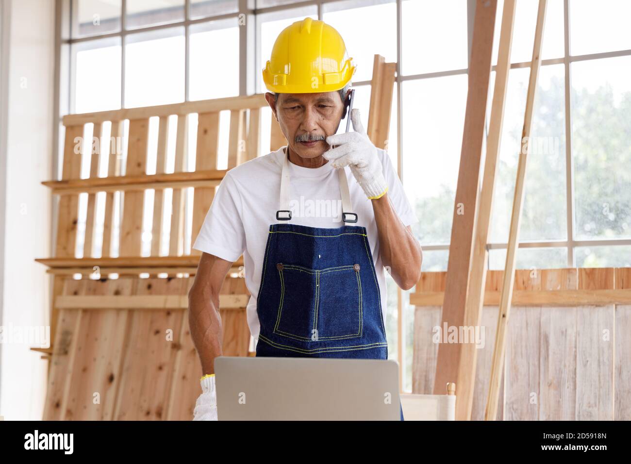 Engineer office industry computer hi-res stock photography and images ...