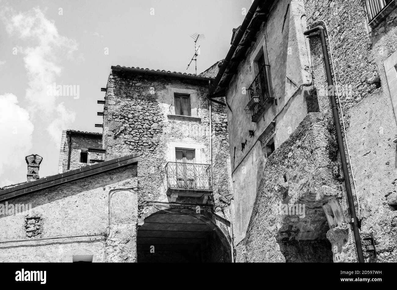 Medieval italian house hi-res stock photography and images - Alamy