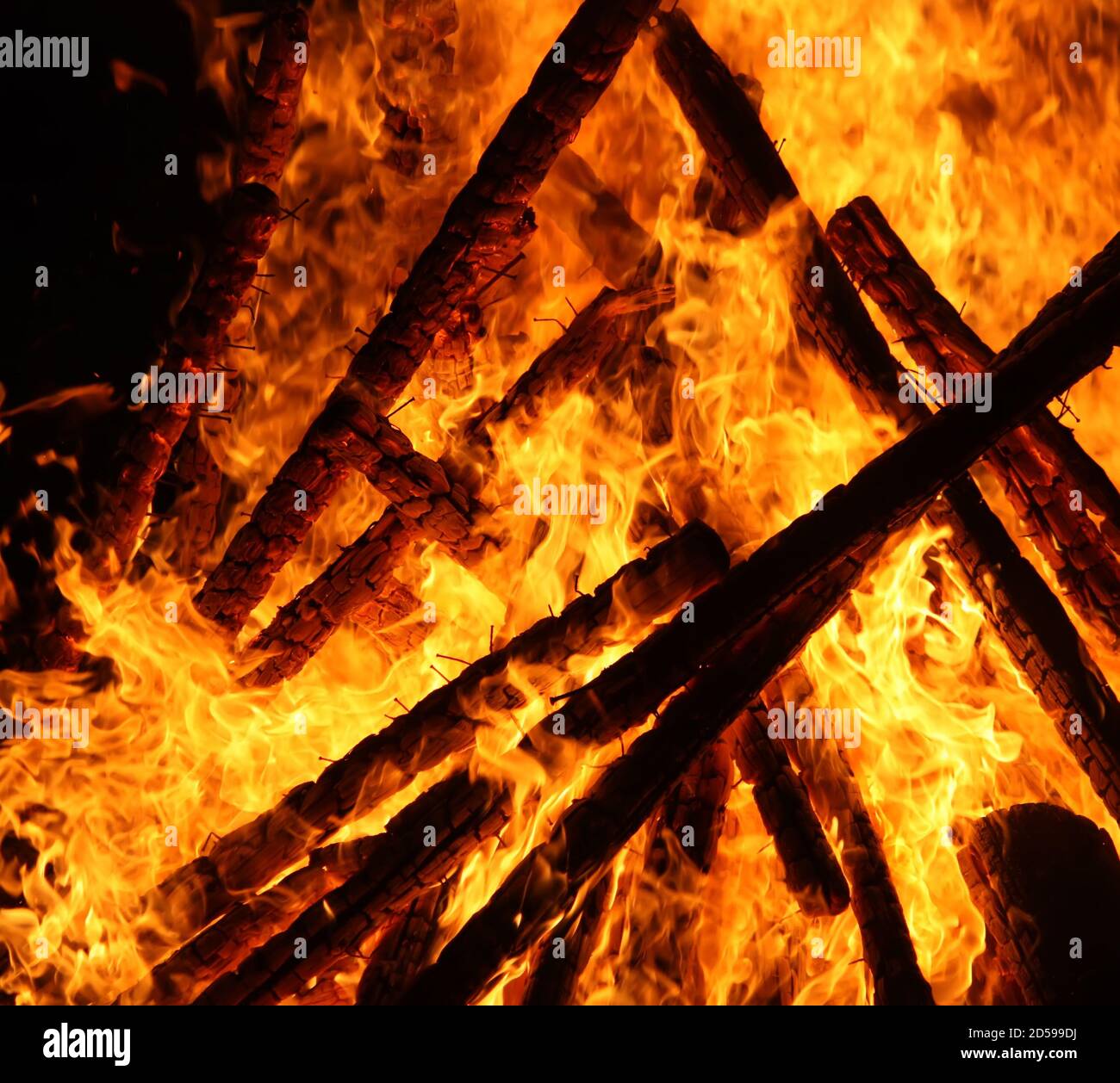 Wooden sticks burn in campfire hi-res stock photography and images - Alamy