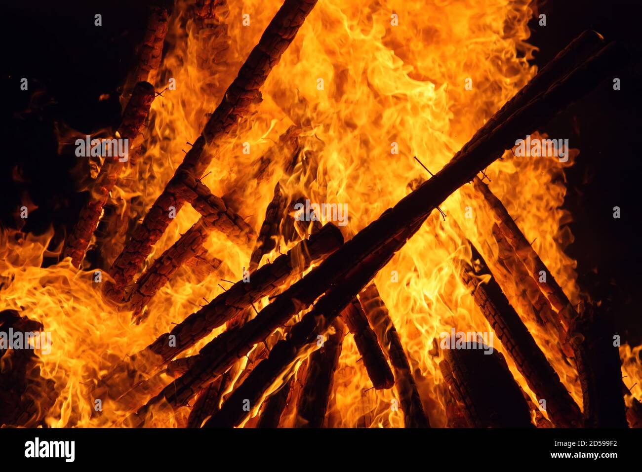 Wooden sticks burn in campfire hi-res stock photography and images - Alamy