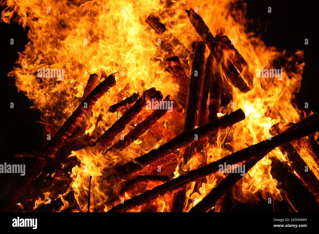 Wooden sticks burn in campfire hi-res stock photography and images - Alamy