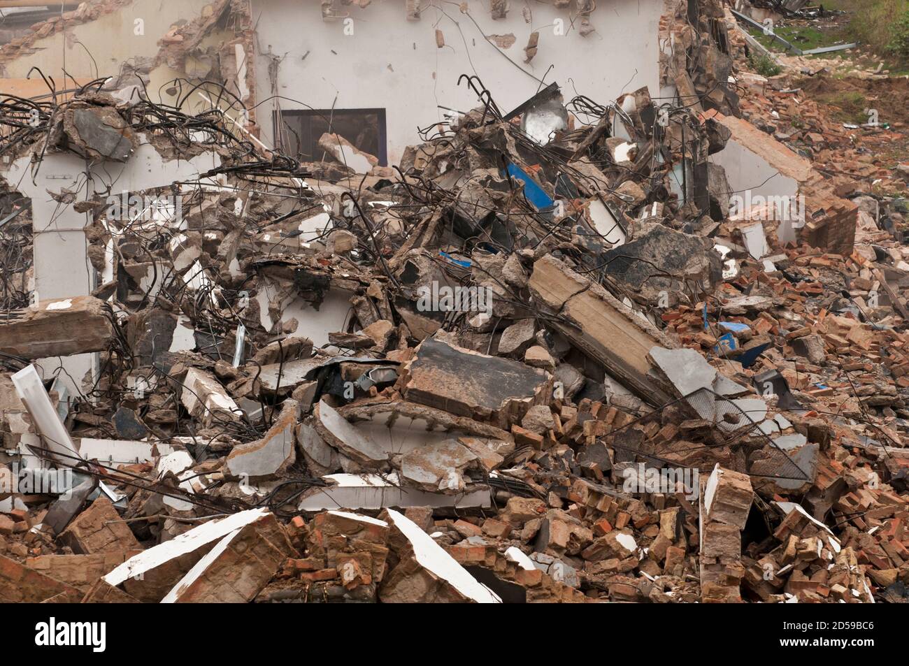 Demolition buildings hi-res stock photography and images - Alamy