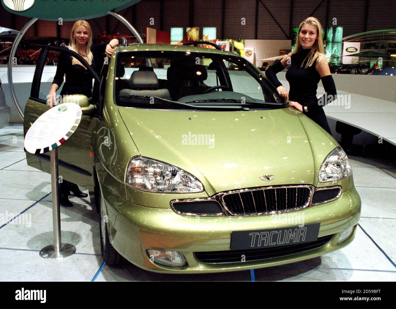 Car without engine hi-res stock photography and images - Alamy