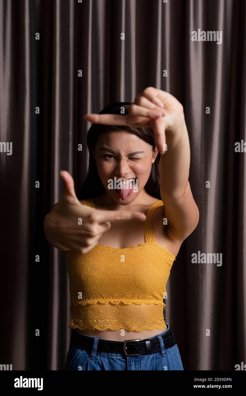 Finger framing frame hi-res stock photography and images - Alamy