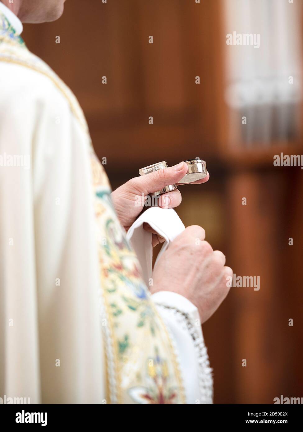 Catholic communion wafer hi-res stock photography and images - Alamy