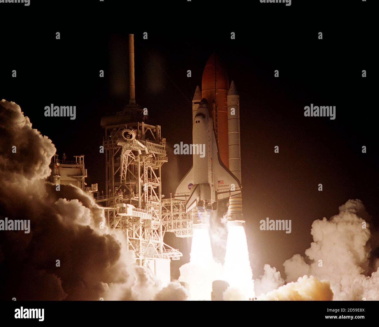 Sts 88 crew hi-res stock photography and images - Alamy