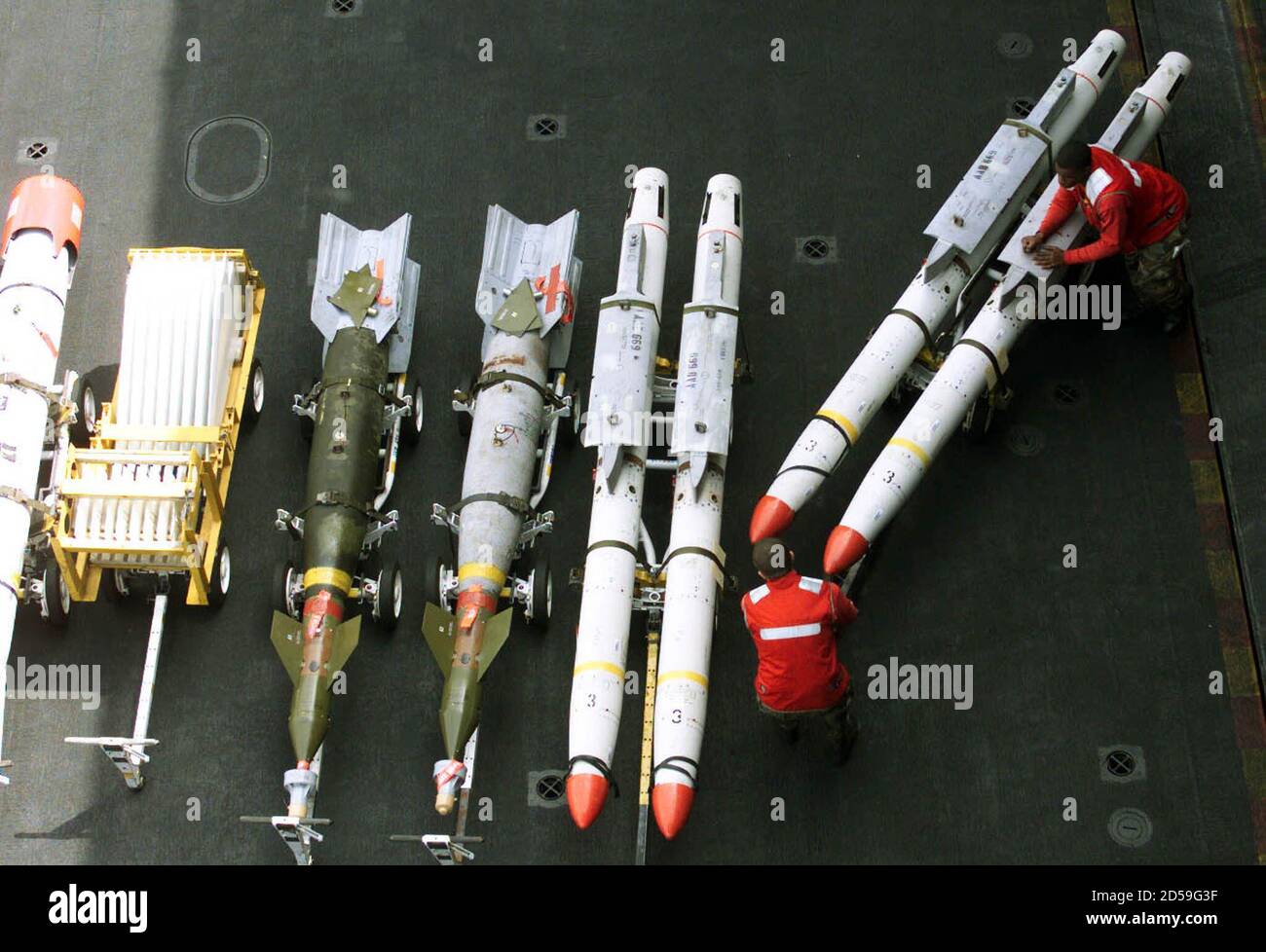 Missile loading hi-res stock photography and images - Alamy