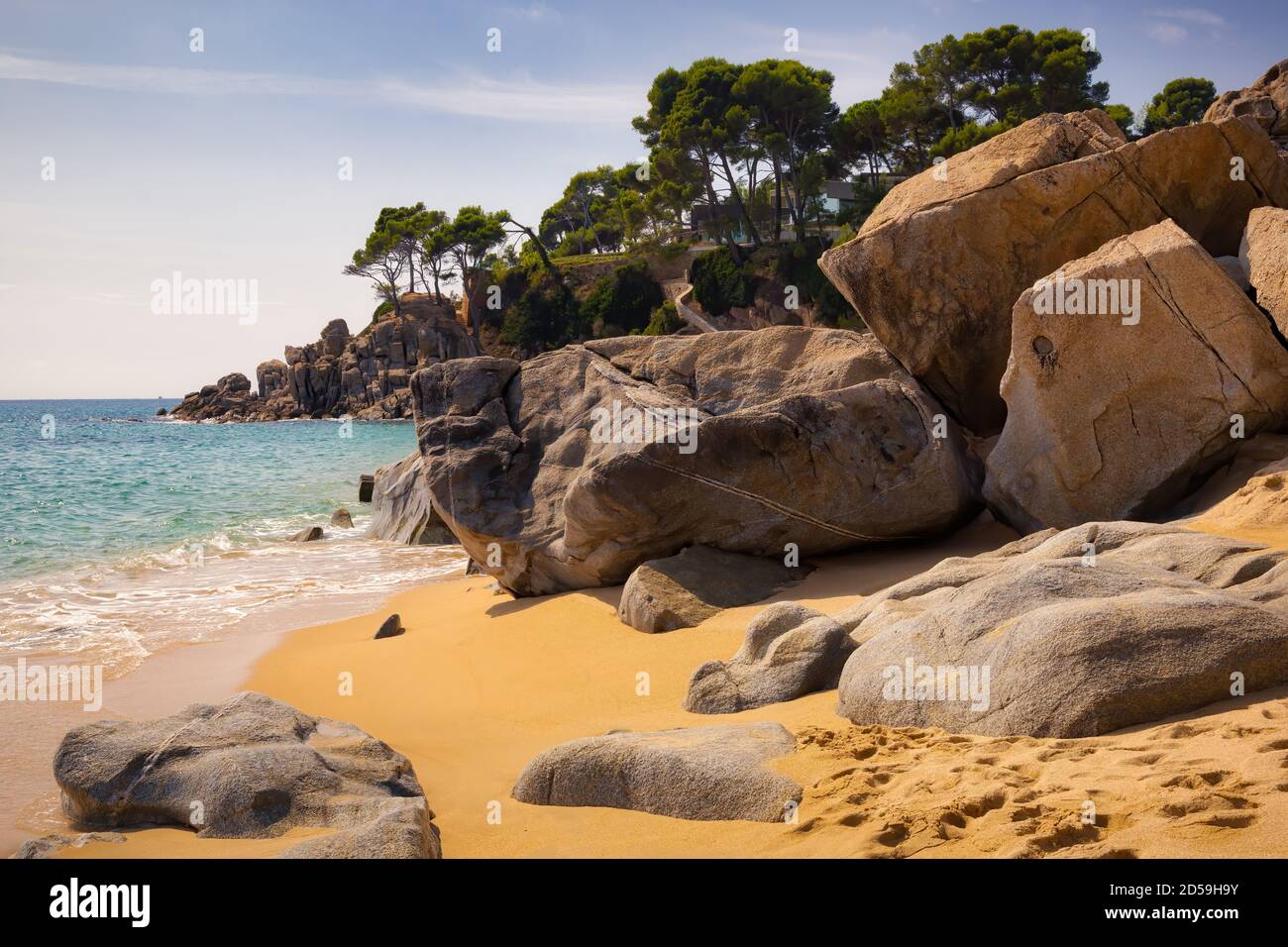 Rocks found on beach hi-res stock photography and images - Alamy