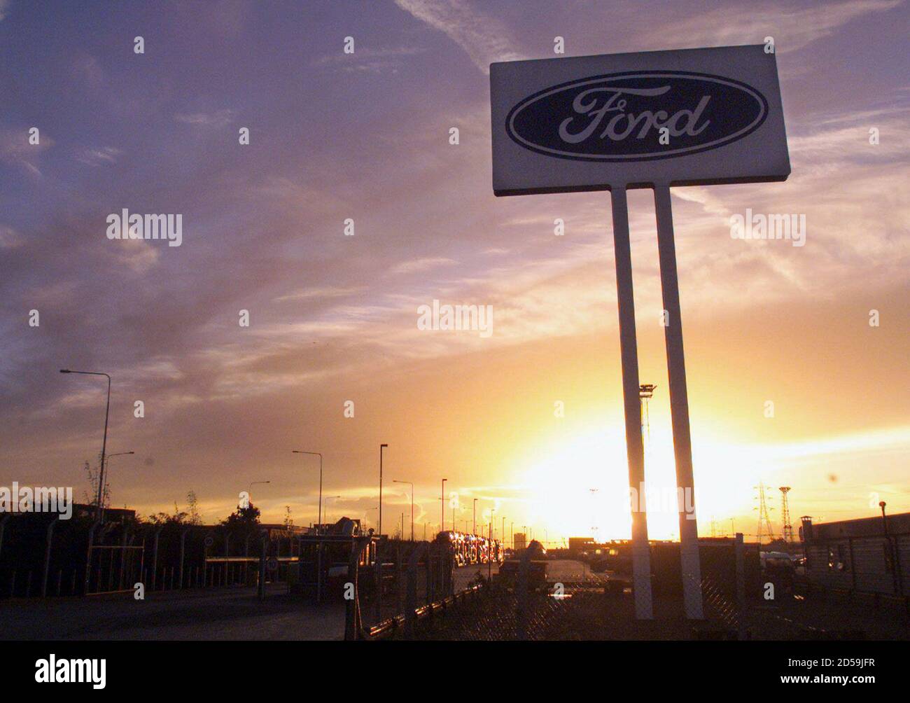 Ford plant at dagenham hi-res stock photography and images - Alamy