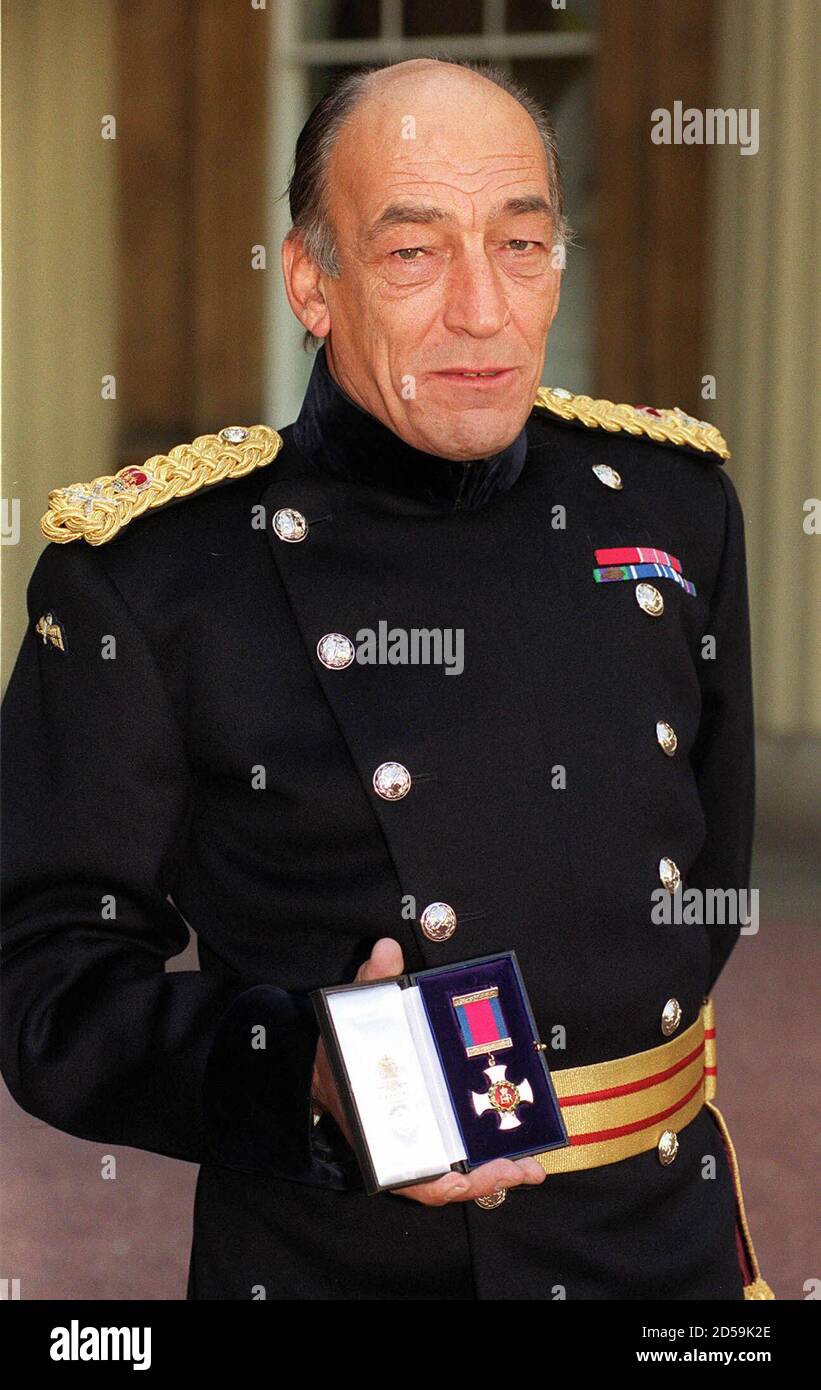 Receiving award from the queen hi-res stock photography and images - Alamy