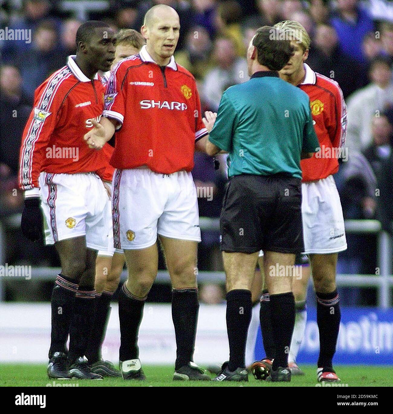 Roy keane sent off newcastle hi-res stock photography and images - Alamy