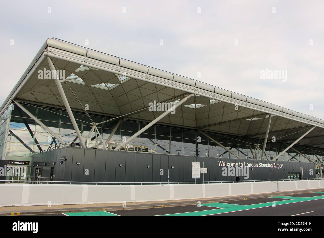 Airport Drop Off Area High Resolution Stock Photography and Images - Alamy