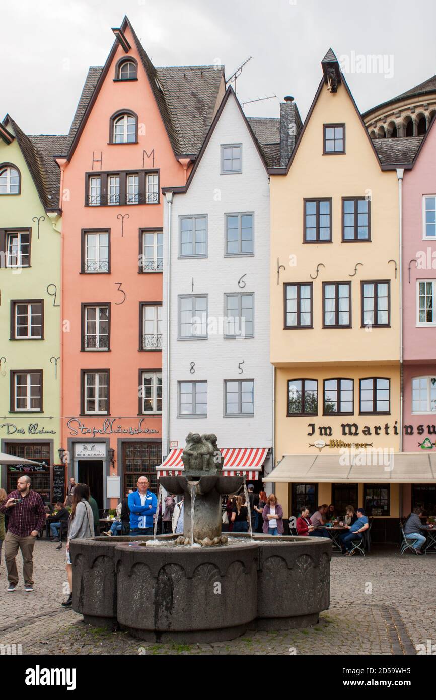 Fish market square hi-res stock photography and images - Alamy