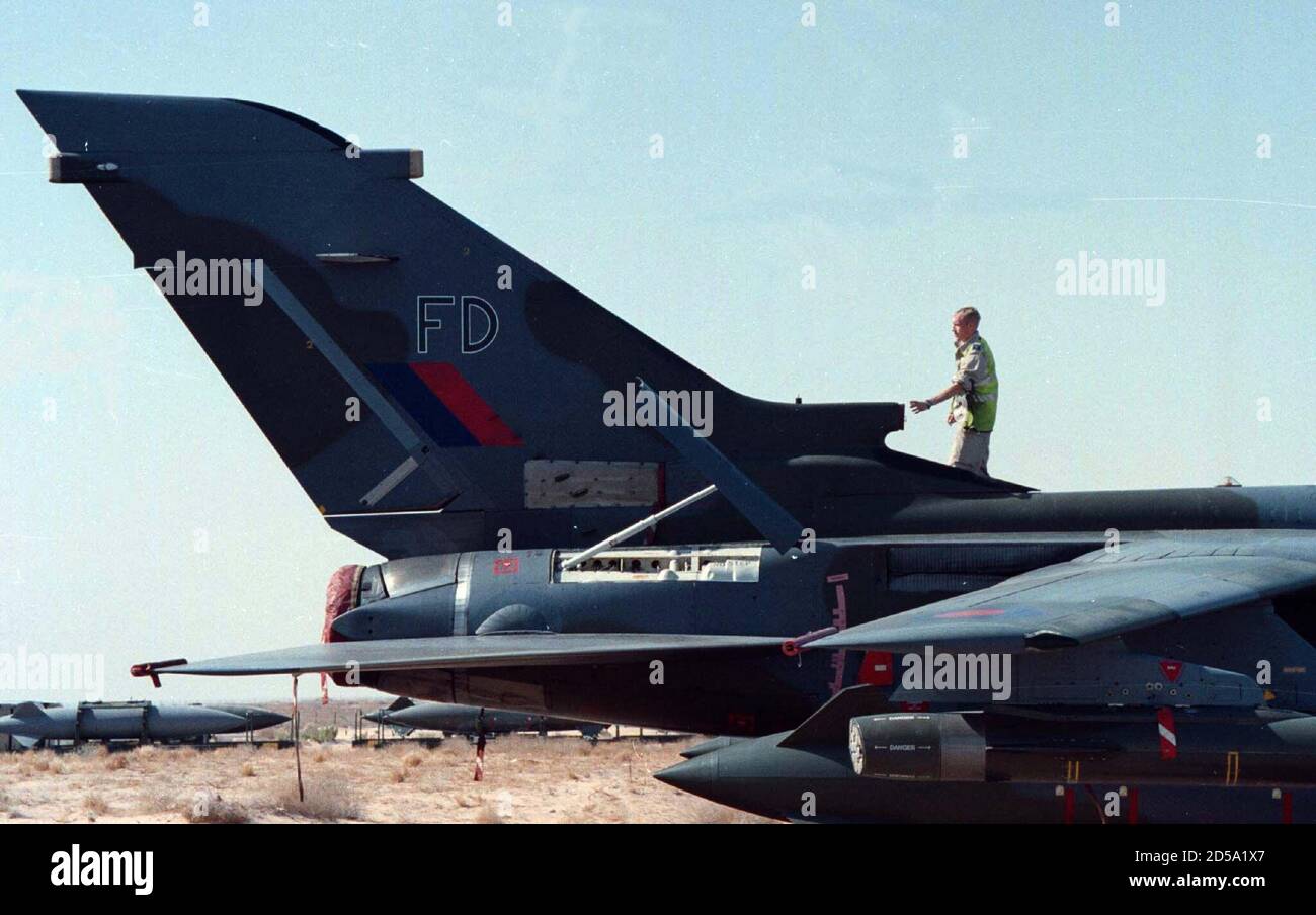 Kuwait air strike hi-res stock photography and images - Alamy