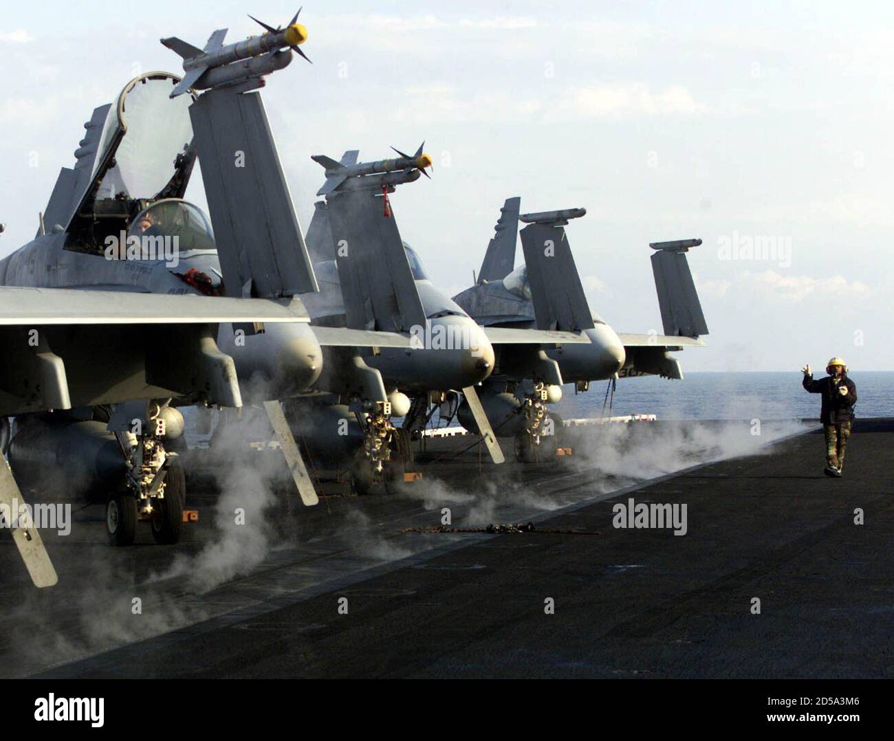 Ships with catapult hi-res stock photography and images - Alamy