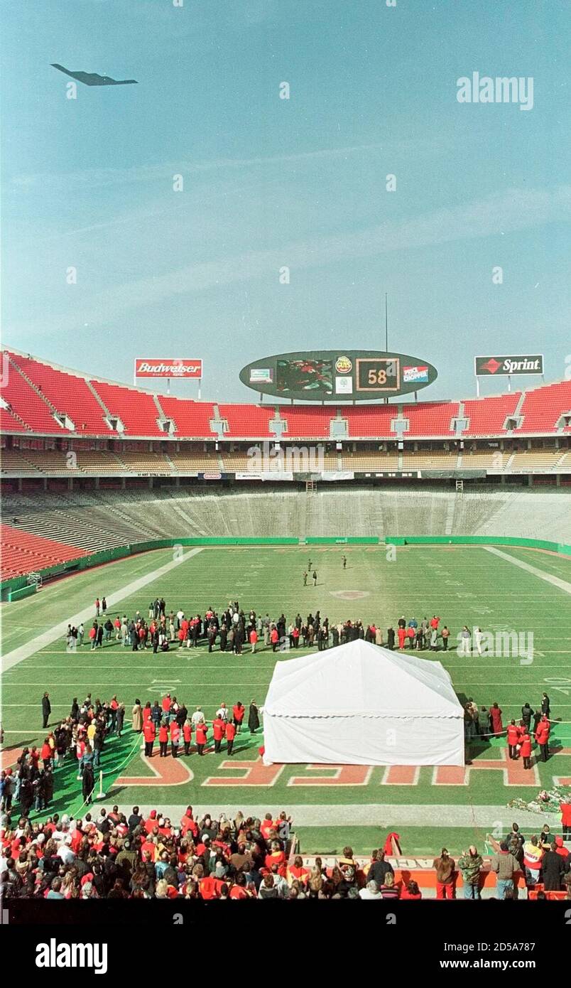 Arrowhead stadium fly over hi-res stock photography and images - Alamy