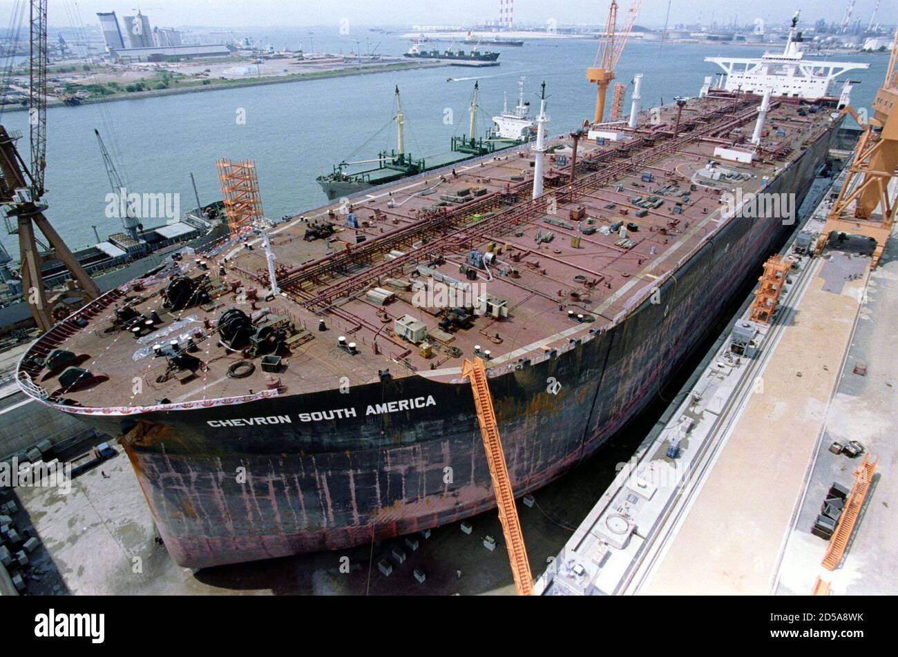 Crude carrier hi-res stock photography and images - Alamy