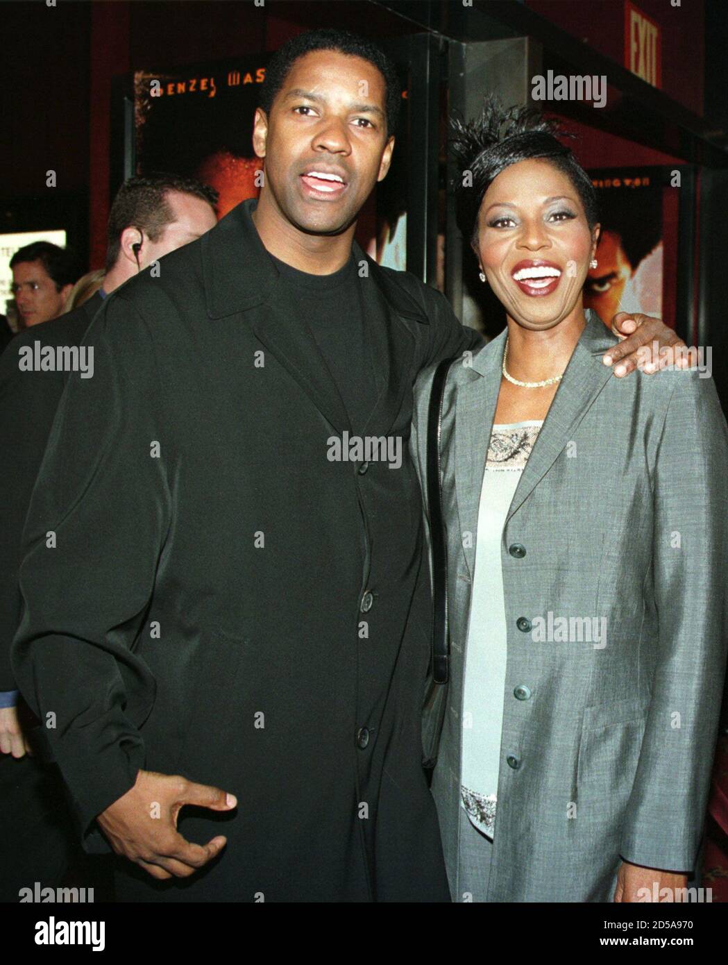 Denzel washington with wife hi-res stock photography and images - Alamy