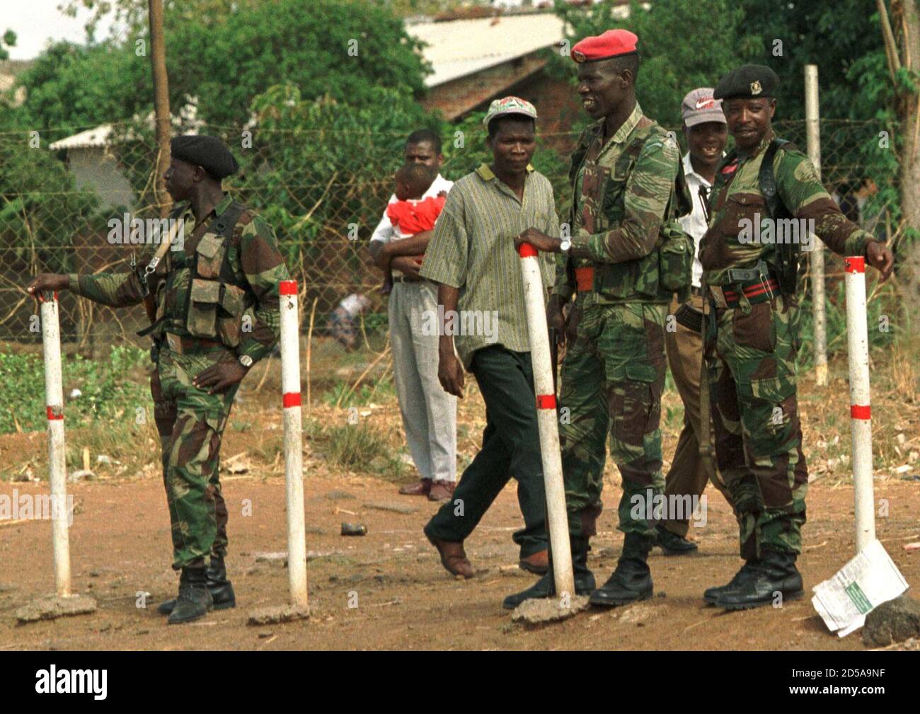 Zimbabwe labour hi-res stock photography and images - Alamy