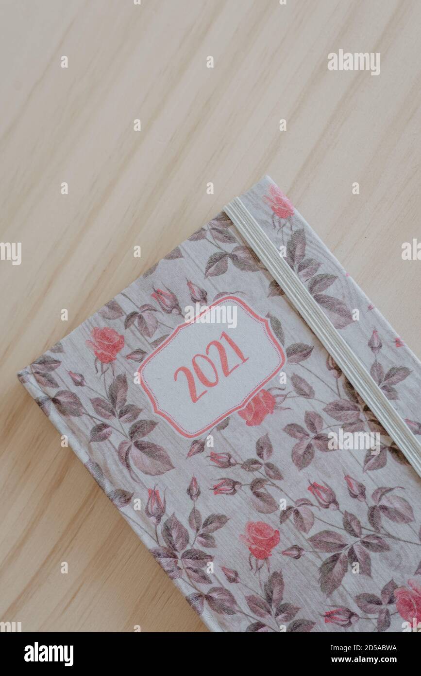 A 2021 diary on top of a light wooden desk ready for the new year Stock ...