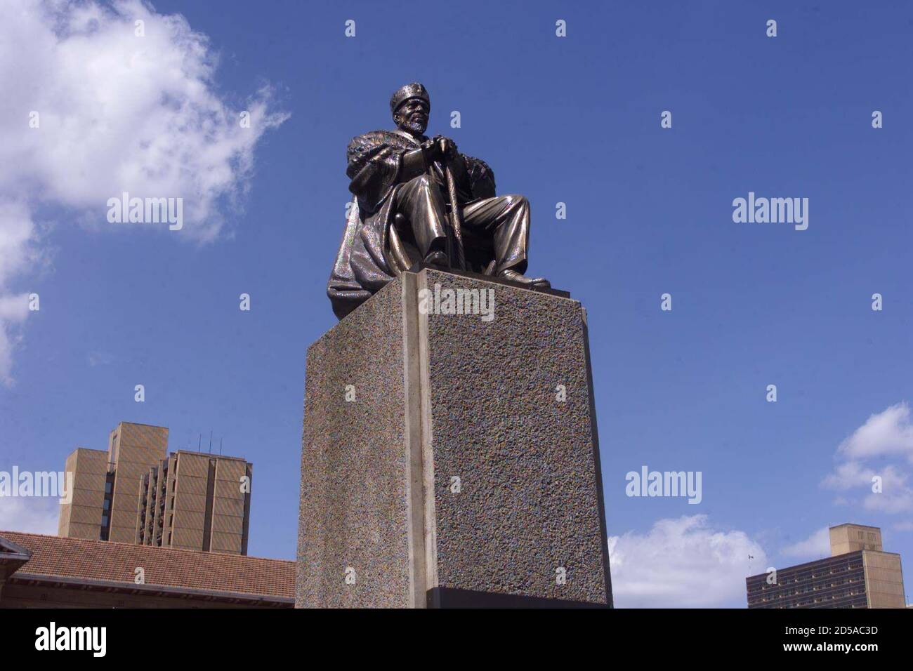Jomo kenyatta statue High Resolution Stock Photography and Images - Alamy