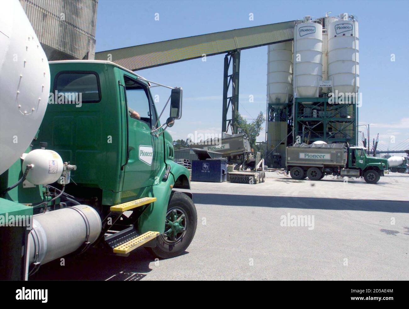 Hanson aggregates truck hi-res stock photography and images - Alamy