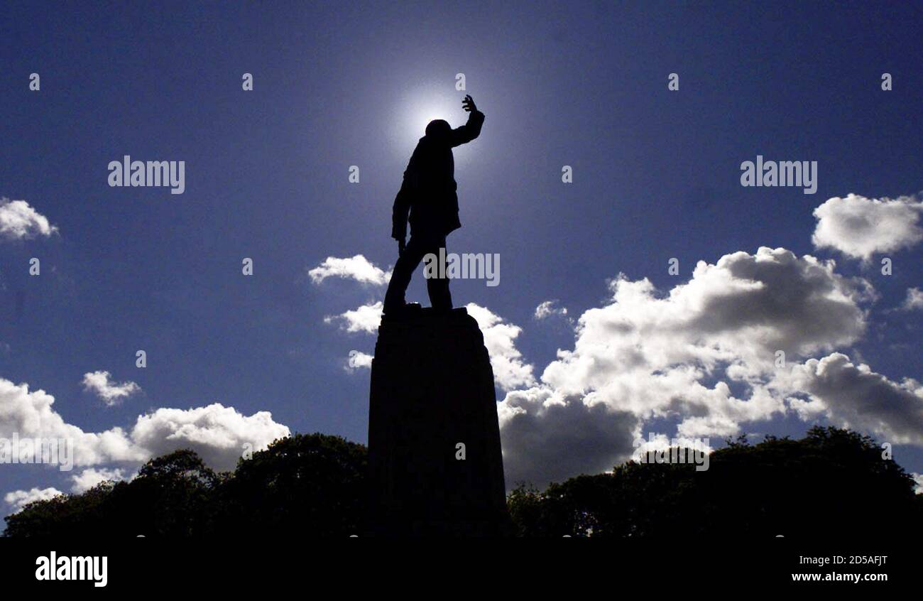 Statue of lord carson hi-res stock photography and images - Alamy