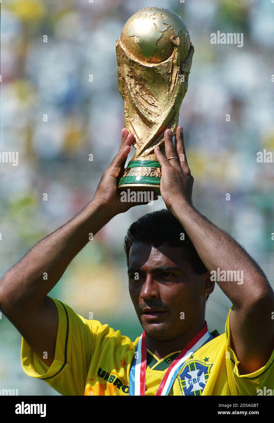 Romario brazil world cup trophy hi-res stock photography and images - Alamy