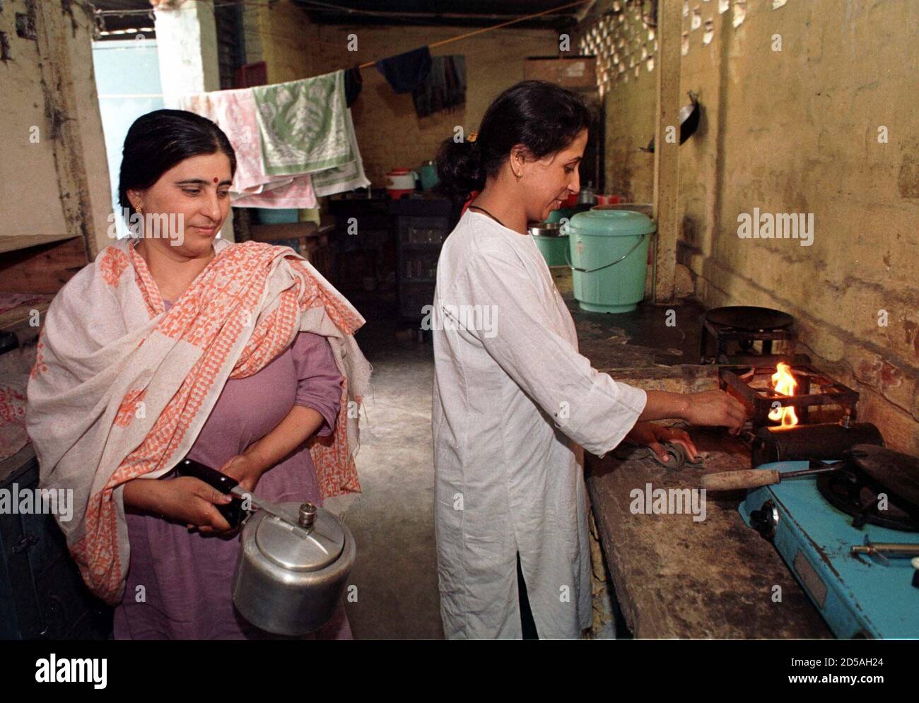Indian family meals hi-res stock photography and images - Alamy