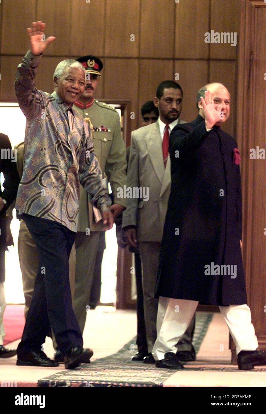 Visit cheering crowd hi-res stock photography and images - Alamy