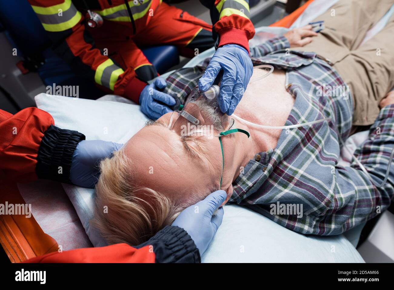 Oxygen mask ambulance hi-res stock photography and images - Alamy