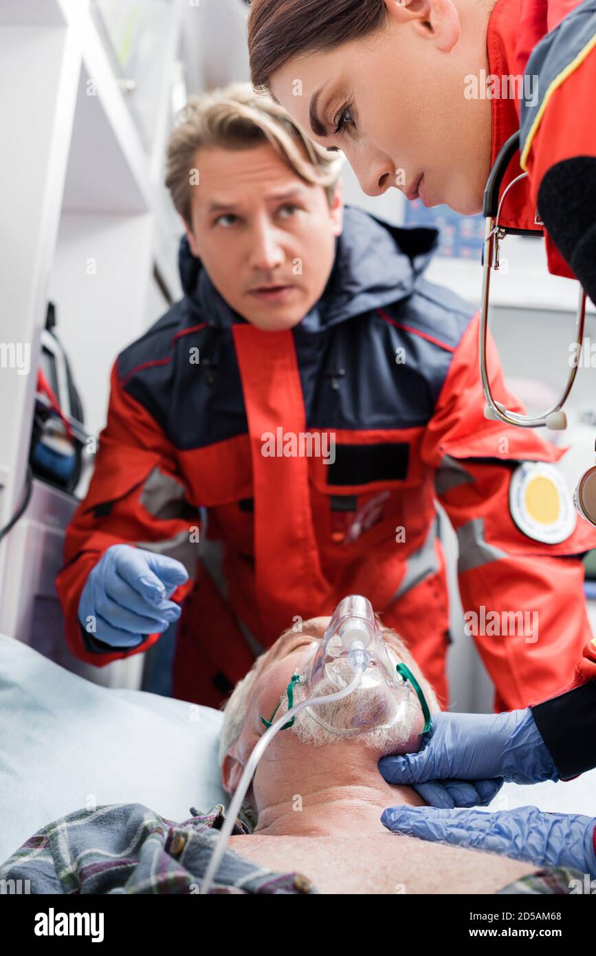 Oxygen mask ambulance hi-res stock photography and images - Alamy