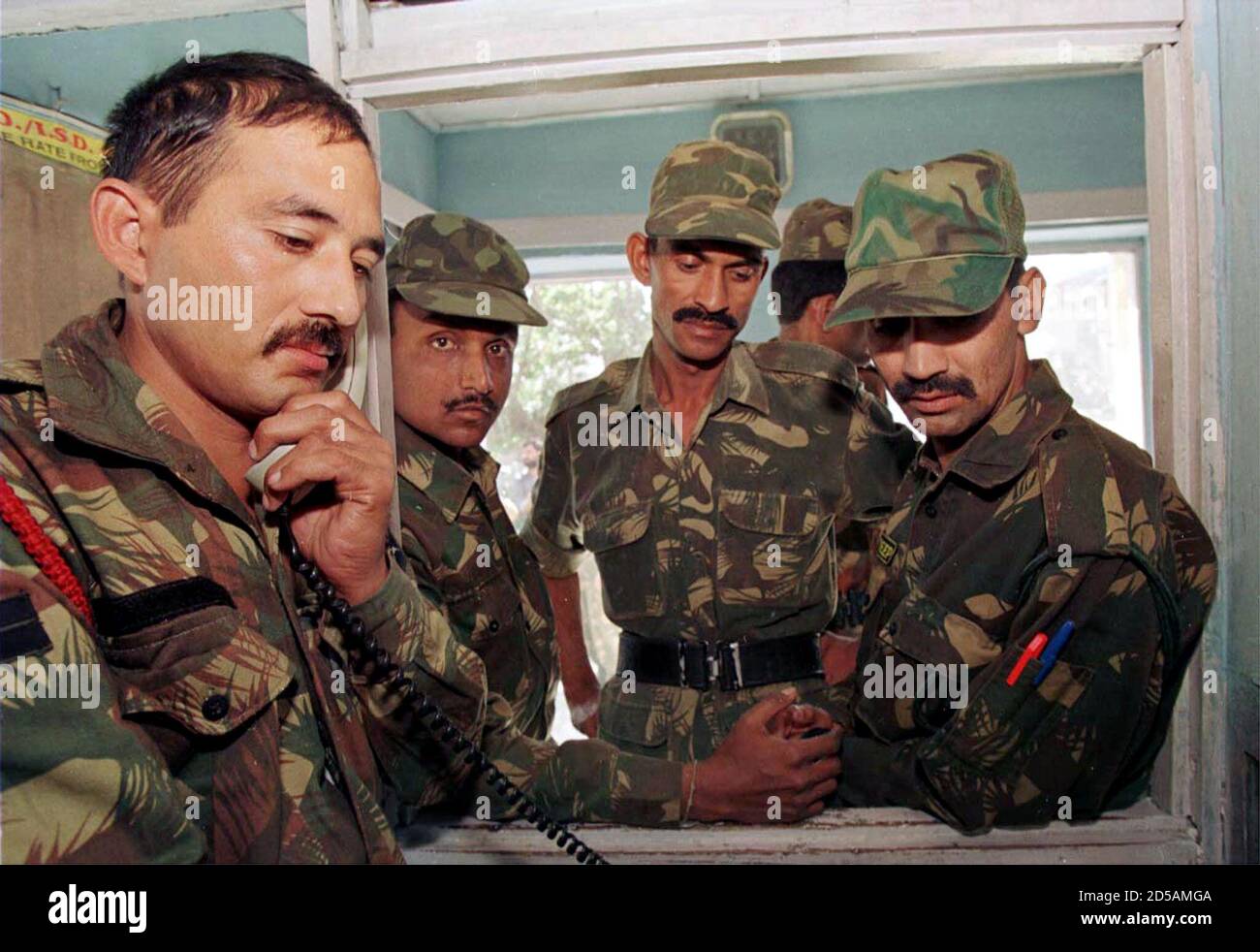 Army advances hi-res stock photography and images - Alamy