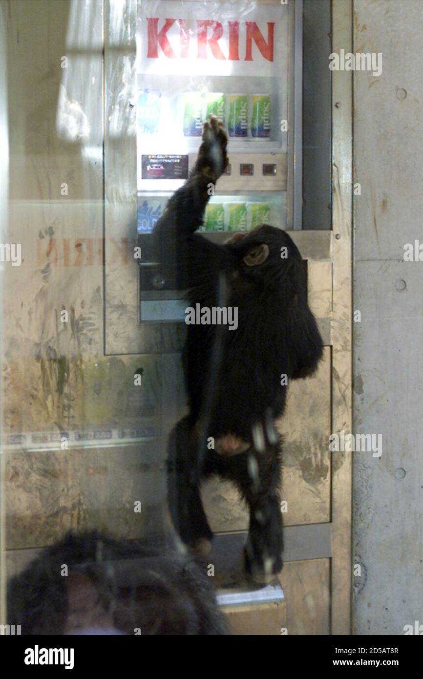 Vending machine children drinks hi-res stock photography and images - Alamy