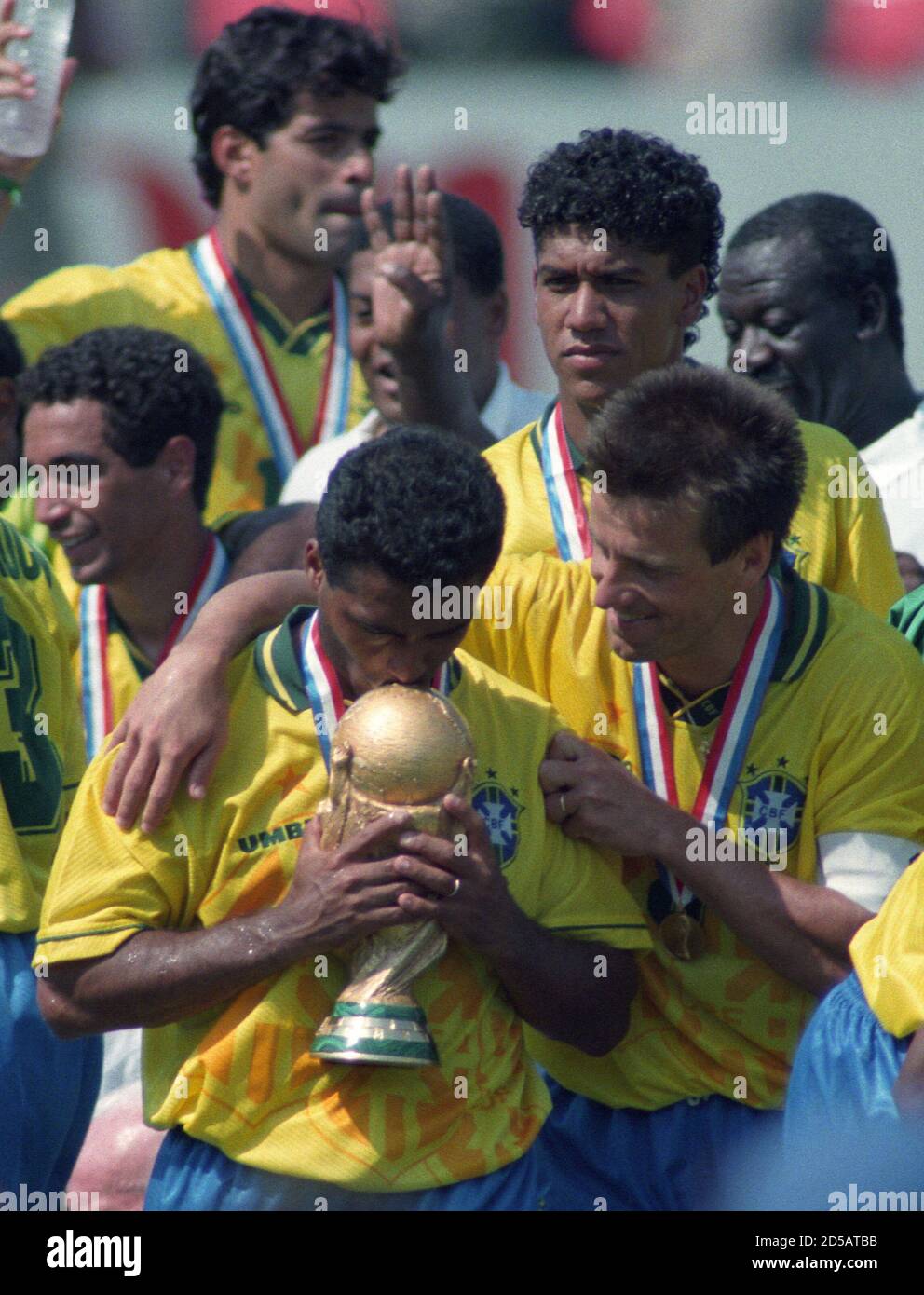 Brazilian world cup team 1994 hi-res stock photography and images - Alamy