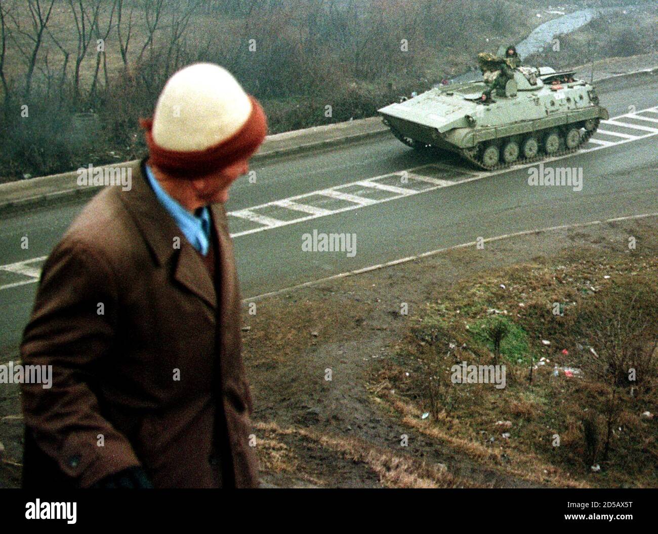 Kosovo liberation army soldiers hi-res stock photography and images - Alamy