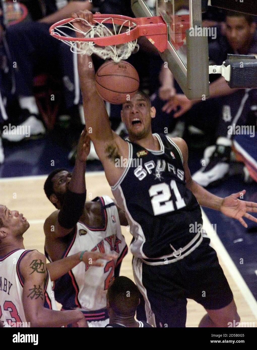 Tim duncan 1999 hi-res stock photography and images - Alamy