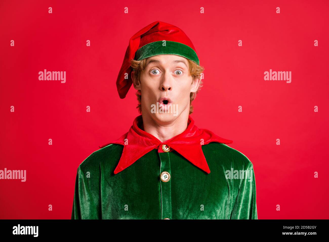 Portrait of astonished elf guy look in camera unbelievable news hear ...