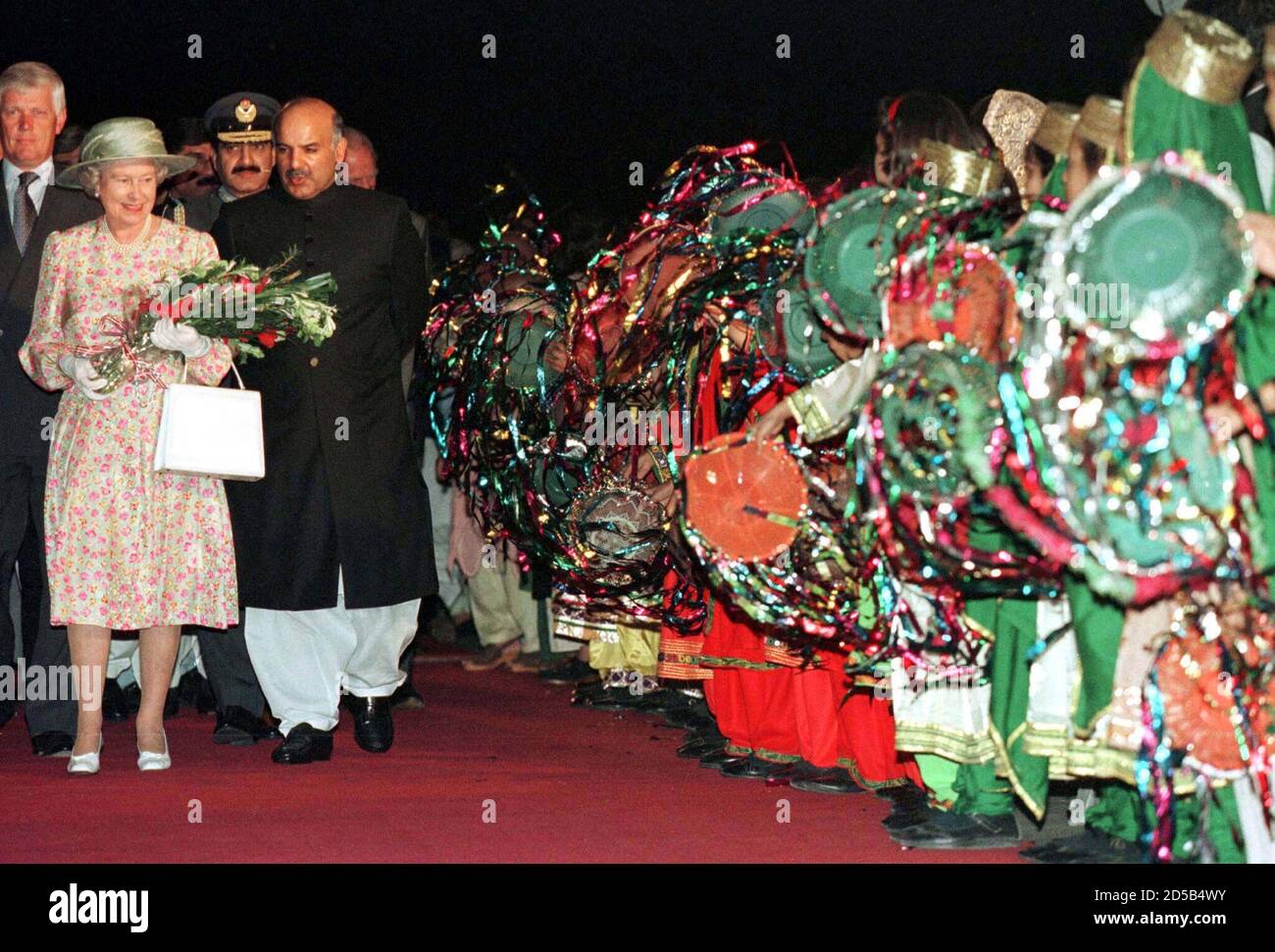 Queen elizabeth ii visit pakistan hi-res stock photography and images ...