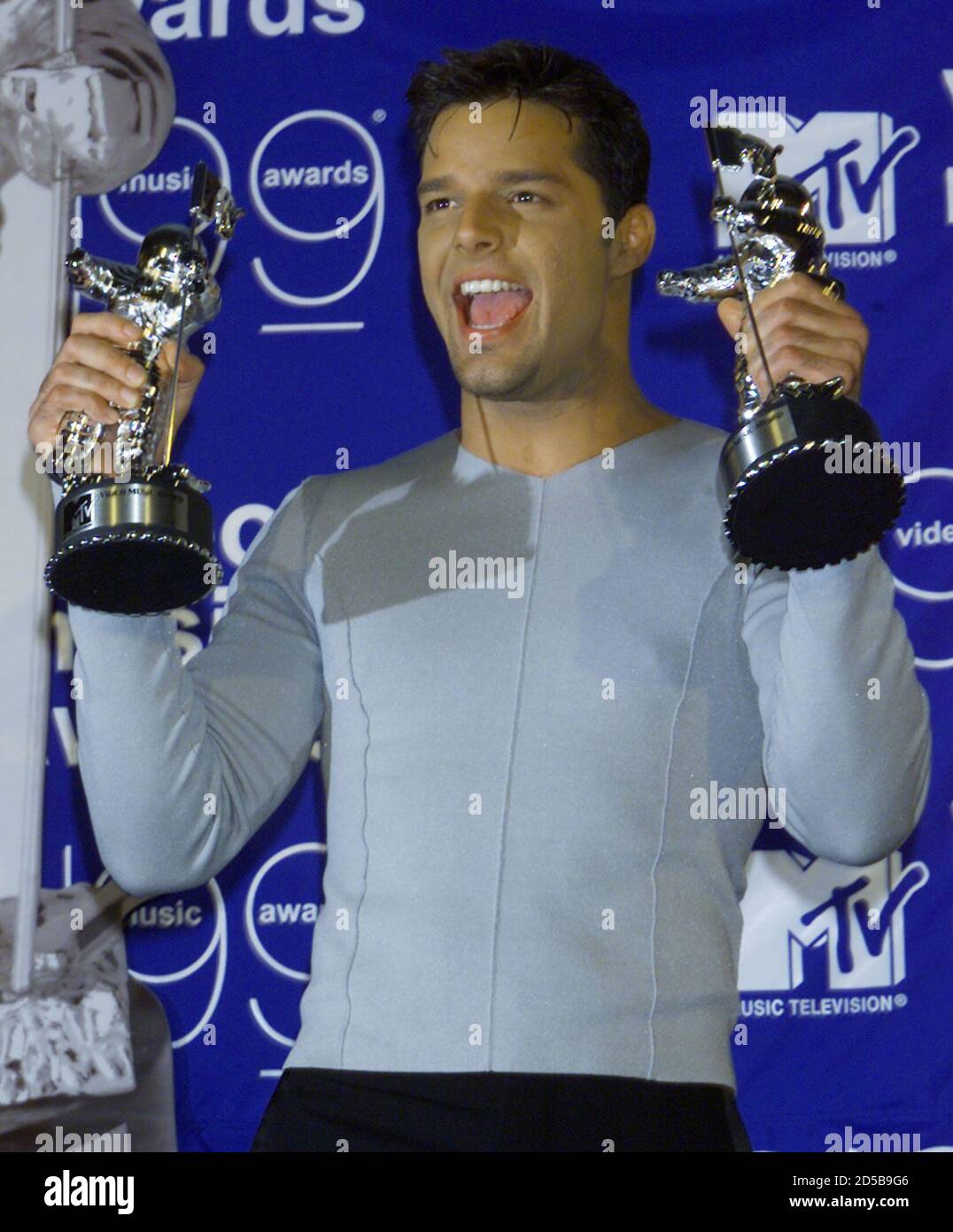 Ricky martin 1999 mtv hi-res stock photography and images - Alamy