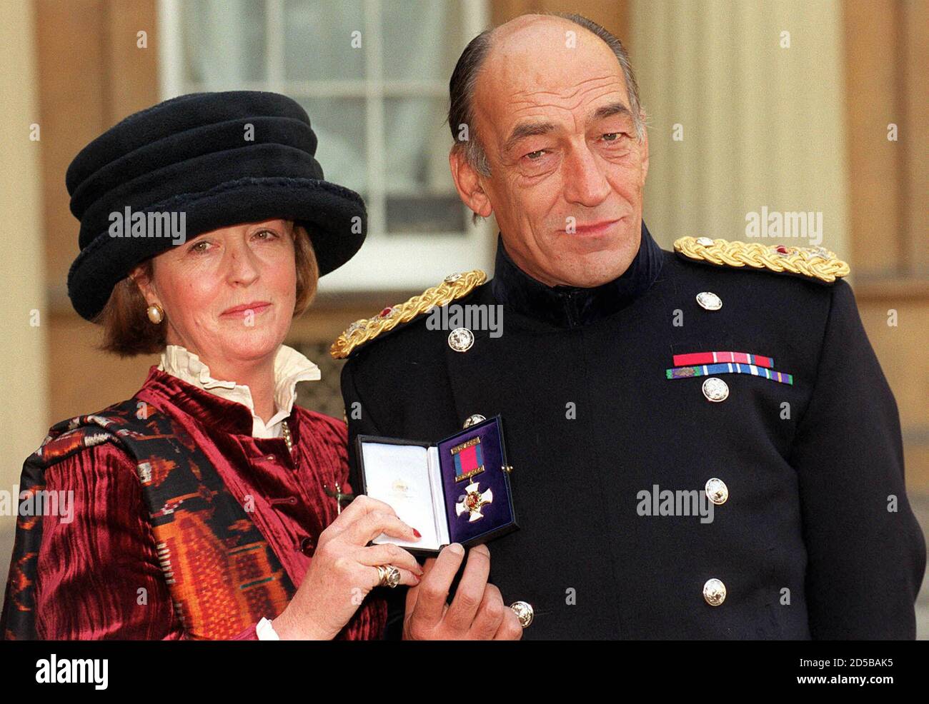 Sarah stands hi-res stock photography and images - Alamy