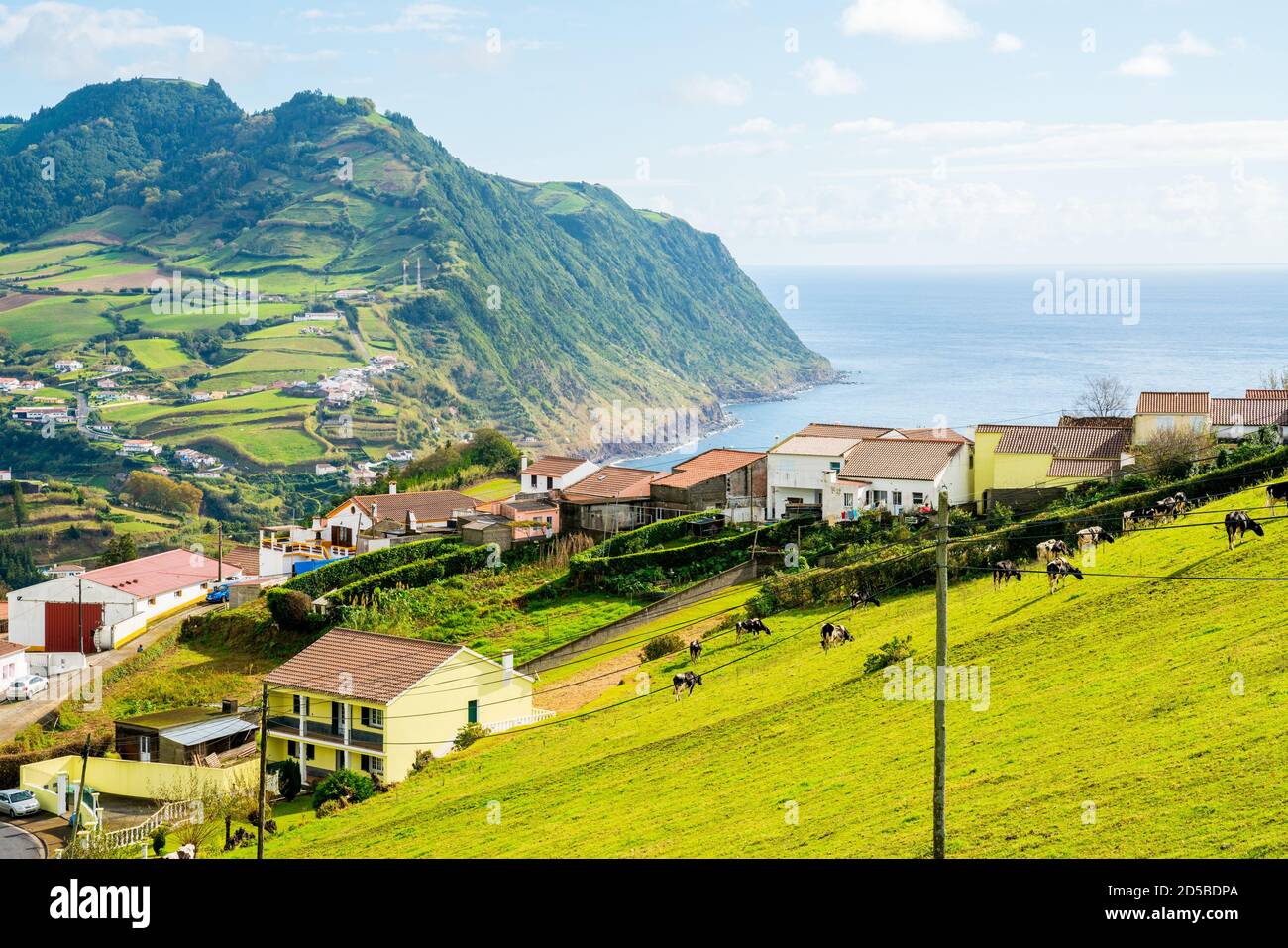 Mesmerizing shot of a small village with beautiful cozy houses in ...